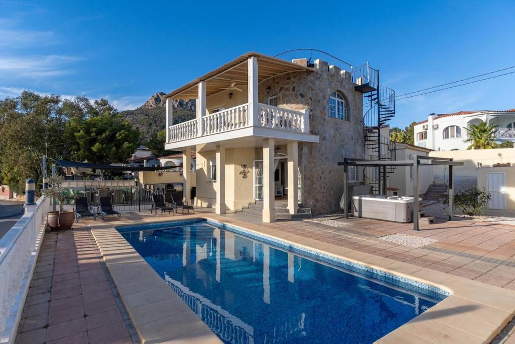 Villa 200m from the beach, jacuzzi, swimming pool, BBQ, Calpe (updated ...