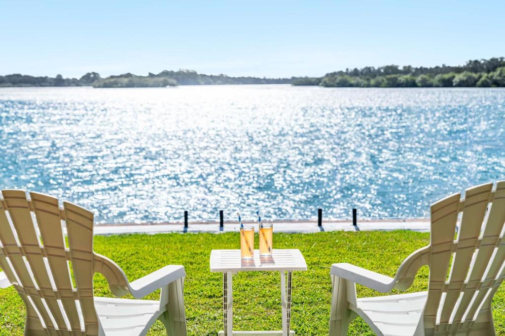 Dolphin View - Elegant Waterfront Haven - Holiday Yamba, Palmer Island ...