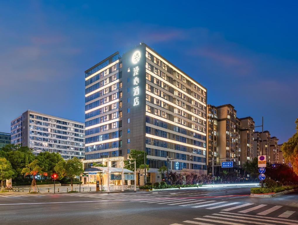 Manxin Hotel Yueda 889 Plaza, Yancheng High-speed Railway Station ...