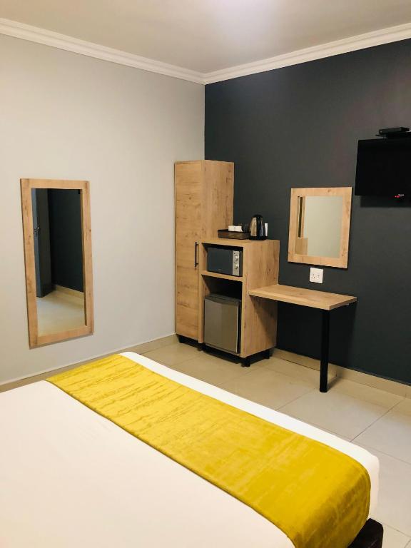 Bayside Self Catering and Hotel 14 Monty Naicker Pinestreet Durban ...