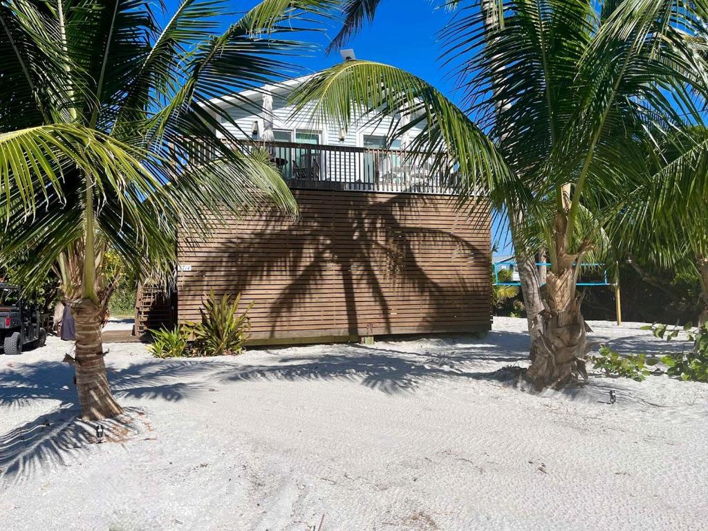 Charming Beachfront Cottage with Dock Slip and Kayaks on Little ...