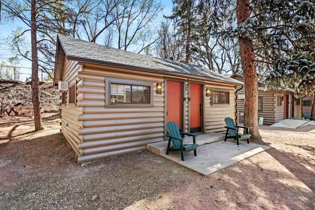 Scenic Mountain Cabins with Pet-Friendly Features near Garden of the ...