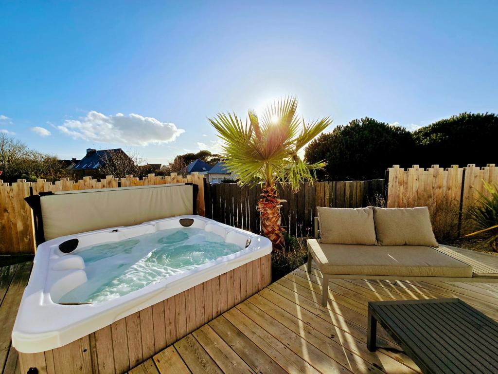 CHIC - Jacuzzi Maison neuve plage 200m par Groom, Guidel (aktualisierte ...