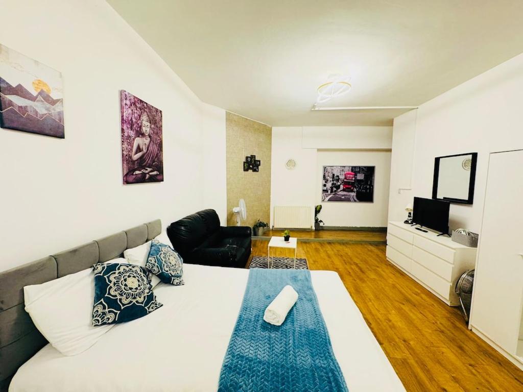 Large studio flat in central Location, London (aktualisierte Preise für ...