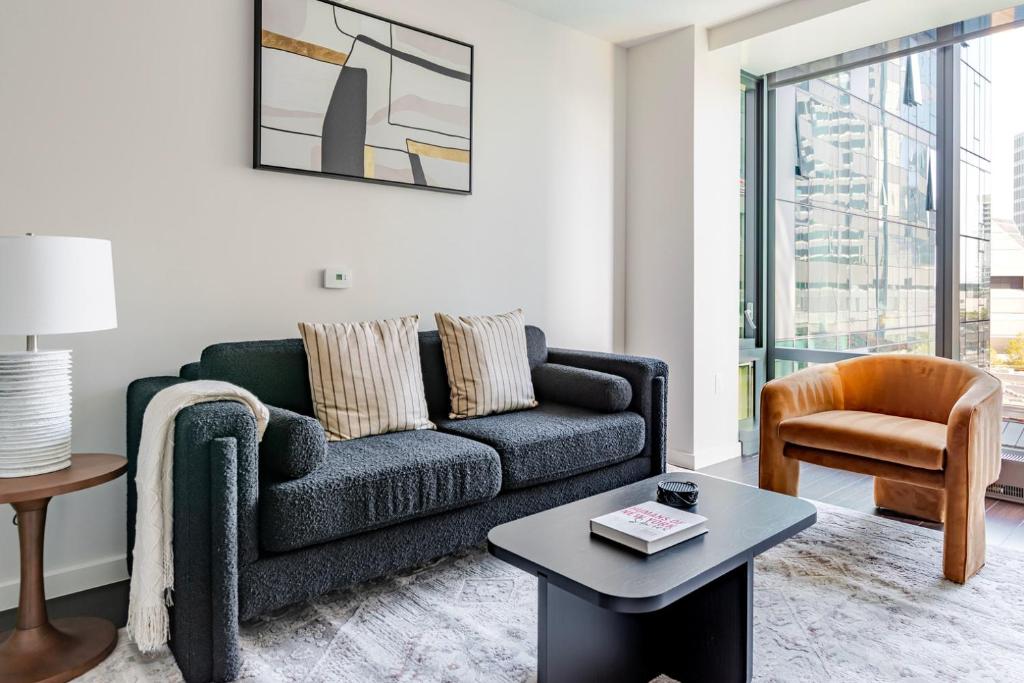 Blueground Civic Center pool nr Civic Center Plaza SFO-2030（サンフランシスコ ...