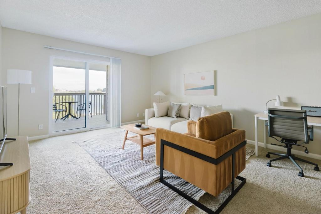 Blueground Foster City pool nr Bay Trail SFO-2079, Foster City (preços ...