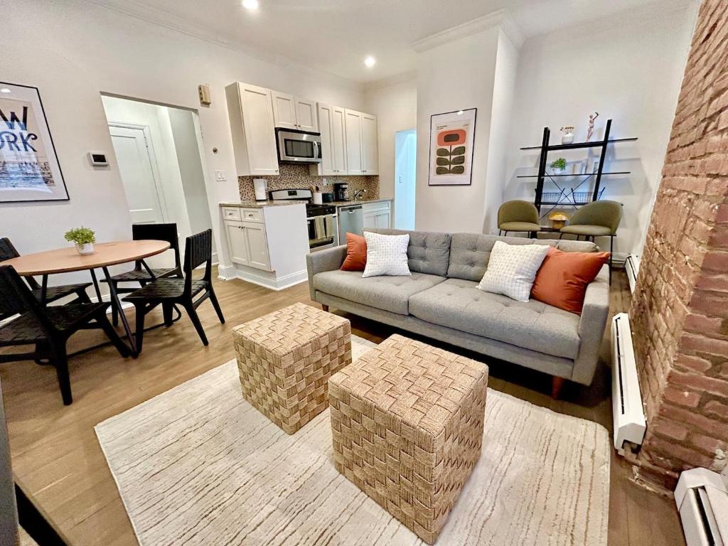 010 - Prime Location Flat Steps from PATH & NYC, Hoboken (preços ...
