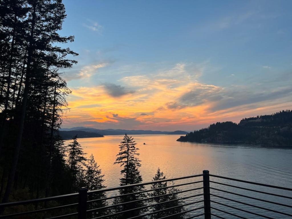 CDA Lakeview Escape Healing House Collective, Harrison (prețuri ...