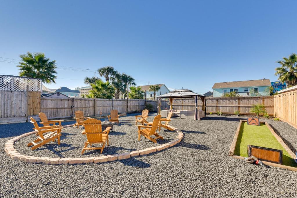 Seaside Escape Steps to Pier and Beach Fun, Galveston (preços ...