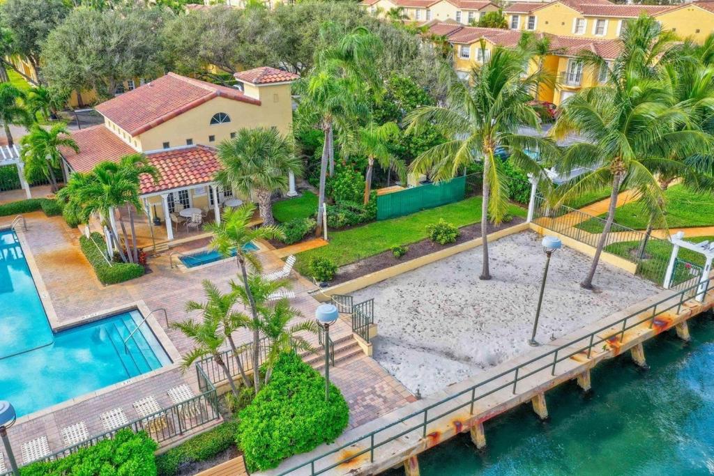 Luxury Ocean-View Condo with Pool, Garage & Boat Slip, Lake Park ...