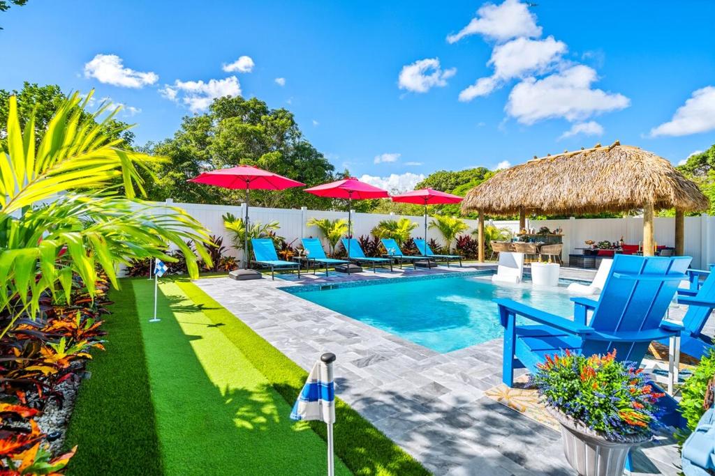 Tiki Hut, Htd Pool, Bar & Putting Greens Near Ave, Delray Beach (nove ...