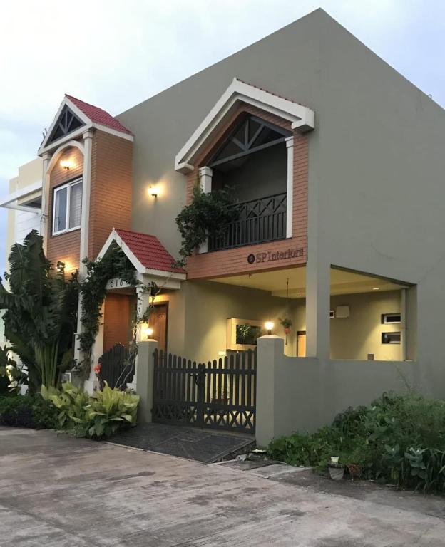 Entire Craftsman house with 2 Bedrooms kitchen and more, Raipur ...