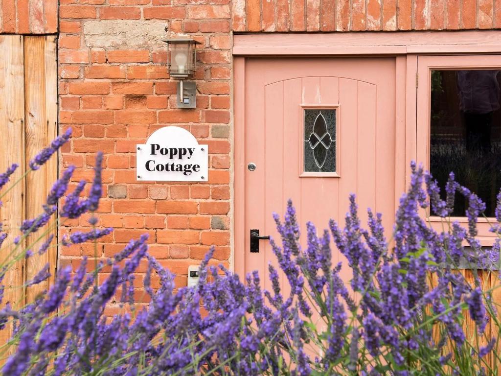 Finest Retreats - Poppy Cottage, Great Houndbeare Farm, Aylesbeare ...