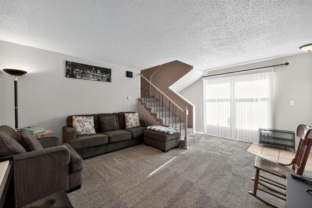 Lux Home, Minutes to Sanford Medical Center & Zoo, Sioux Falls की (2026 ...