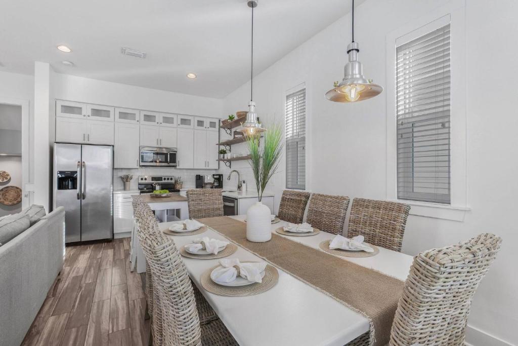 NEW! Coastal Luxe, Walk to Beach, Prime Location!, Gulf Shores ...