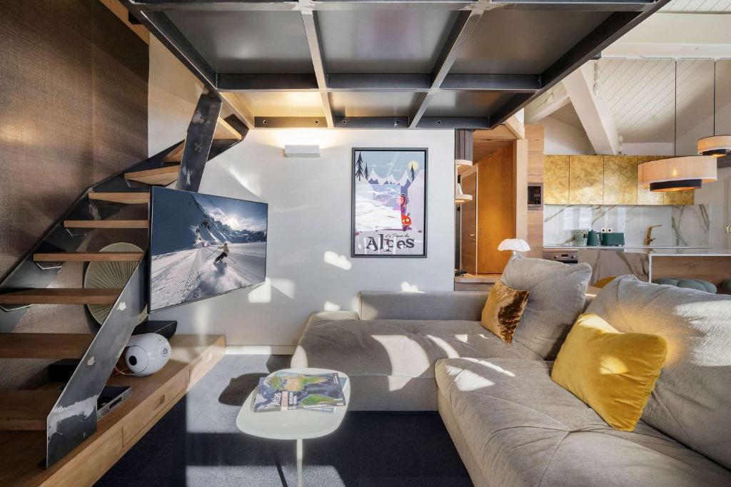Luxury 4BR Apartment with Fireplace & Private Parking - Val Thorens ...