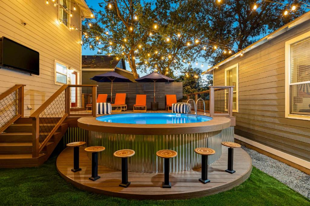 The Backyard Bliss - 4BR Heated Pool & Ping Pong, Austin (precios ...