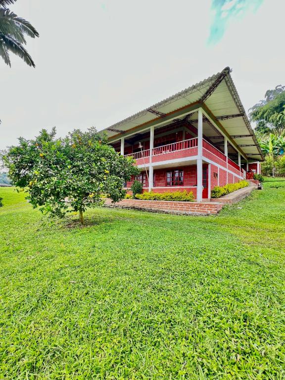 Finca La Carmelita Casa Campestre con Piscina y entre Montañas a sólo ...
