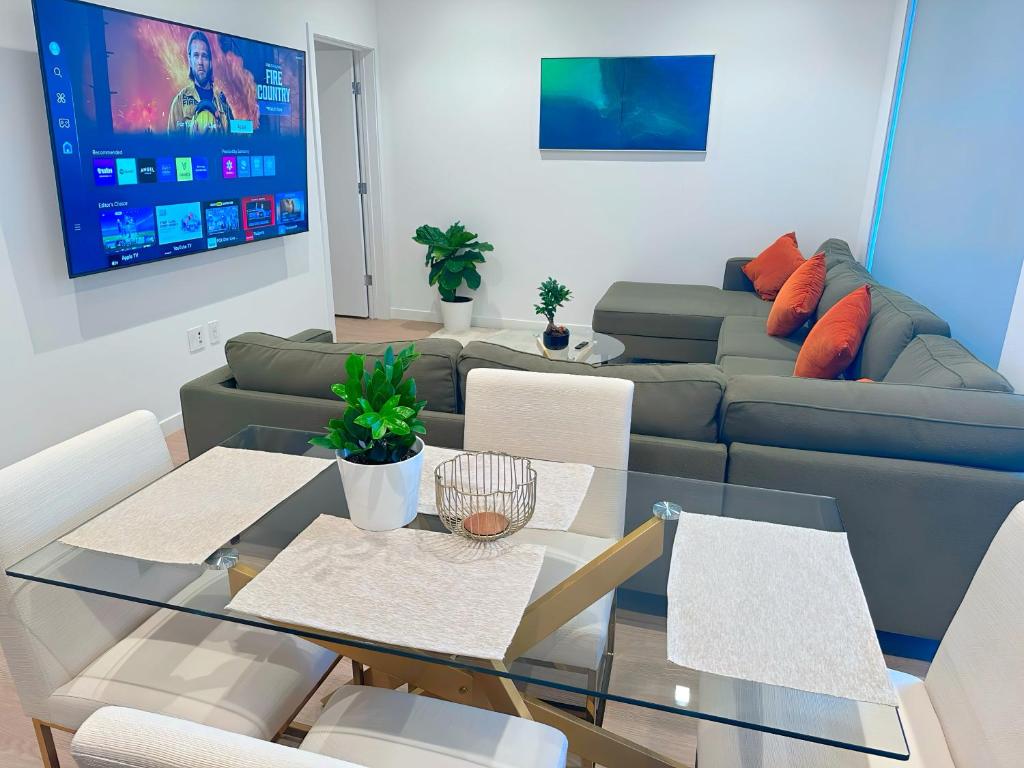 Luxury 2BD 2BA with Roof Top Pool, Hot Tub & Gym, Лос-Анджелес ...