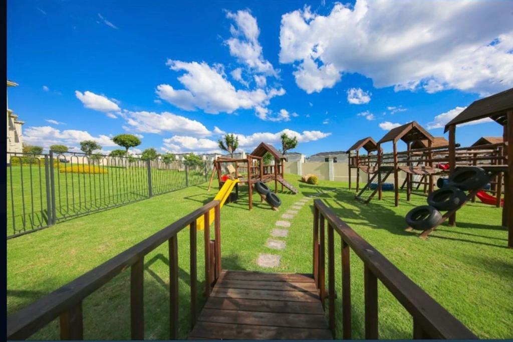 Cedar Square Apartment, Trevallyn (updated prices 2026)