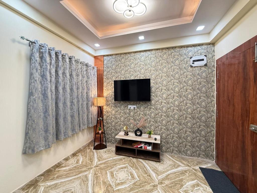 Homlee-Kashi-2BHK-Lift-Parking-3km KV Temple, Varanasi (tarifs ...