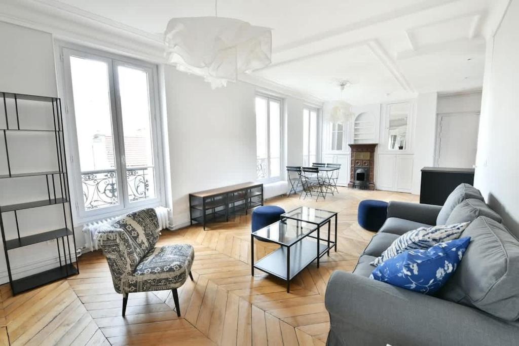 Bright Bon Marche StGermain designer 2BD2BA apt, París (precios actualizados 2025)