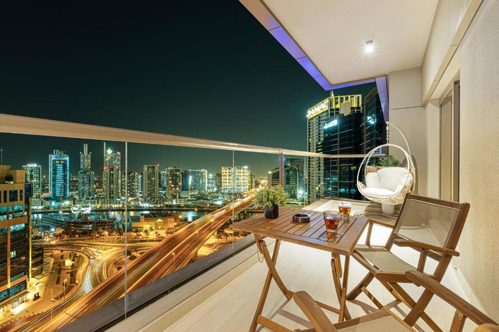 Amazing 2BR Downtown -Pool-Gym- 5 min Dubai Mall, Dubai (preços ...