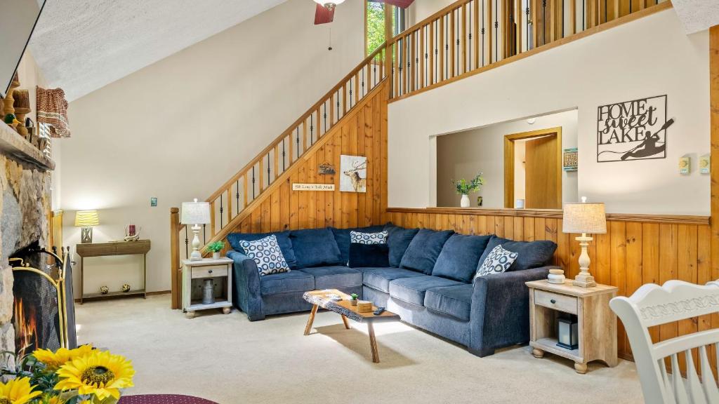 Shady Pines by AvantStay Enclosed Porch Game Rooms LakeBeach Access ...