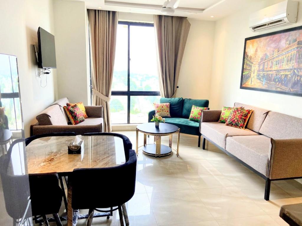 Modern Flat with Lahori Charm & Pool, Gym, Cinema, Zameen Aurum, Lahore ...