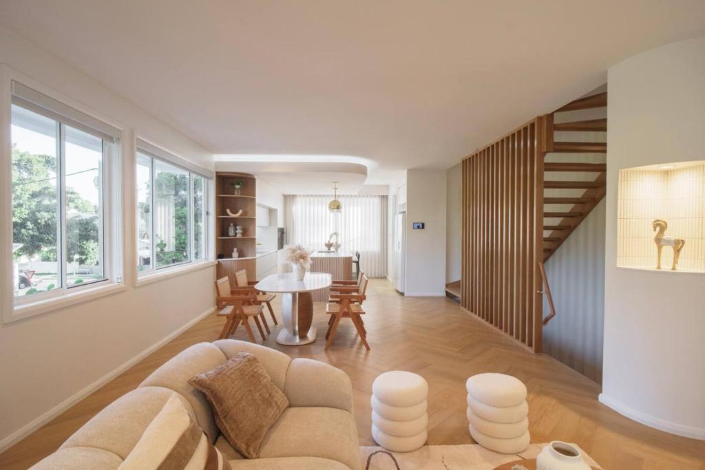 Brand New 4BR 3BA Luxury Smart Home Modern Design 6 park road, Brisbane ...