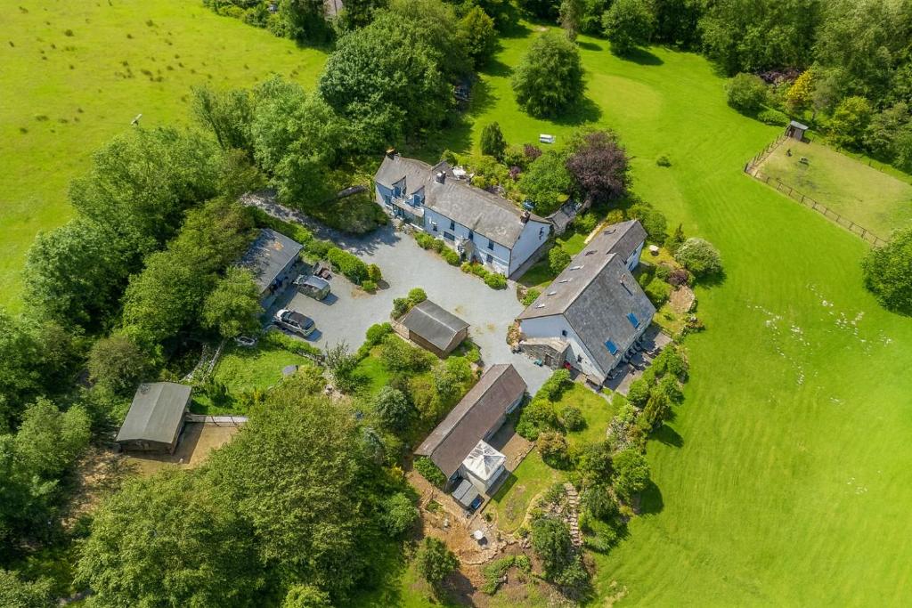 Wellstone Cottages Pembrokeshire 5 Cottages 3 Hot Tubs Sleeps 30 For ...