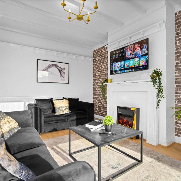 Spacious 4 Bed House - Garden - Parking - Wi-Fi Netflix 802WS، برمنغهام (أسعار محدثة لعام 2025)