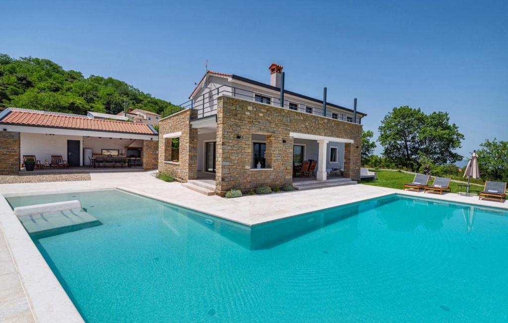 Villa Padova for 12 persons near Motovun with 84 m2 infinity pool with ...