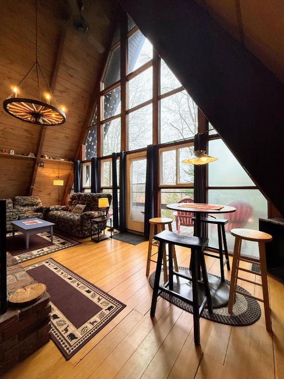 4M Cozy A-Frame in Bethlehem, NH - Fireplace, Firepit & Close to Skiing ...