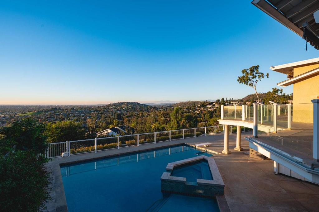 Luxury Hilltop Pool Villa with Stunning City Views, Panorama Heights ...
