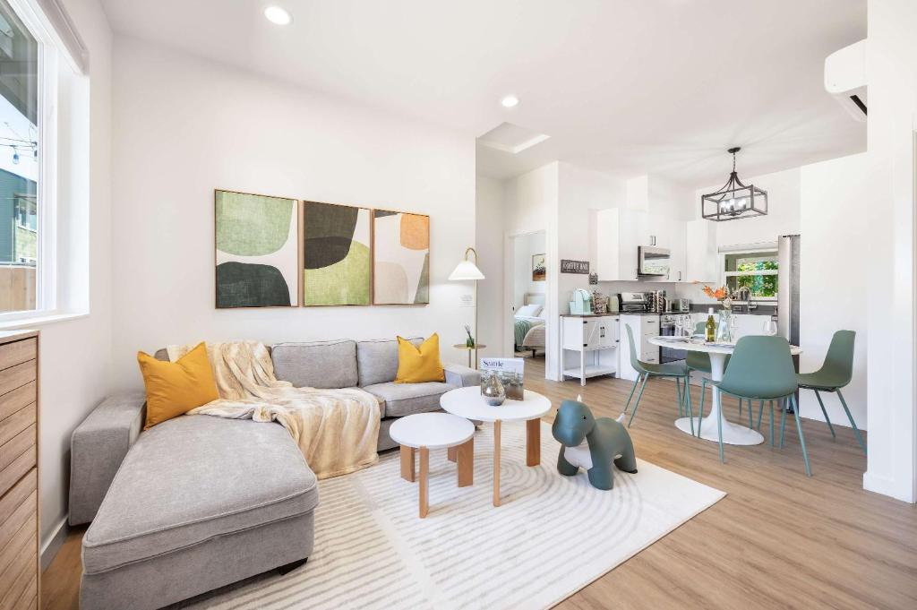 2025 Built Single-Level 2BR Serene Home with 2 AC, Seattle (opdaterede ...