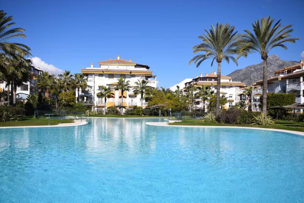 Marbella Sun Retreat • 3BR for 6 - Pass the Keys, Marbella (uppfærð ...
