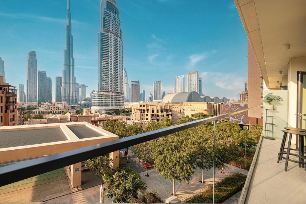 Designer 2BR with Full Burj Khalifa and Dubai Mall View, Dubai (prezzi ...