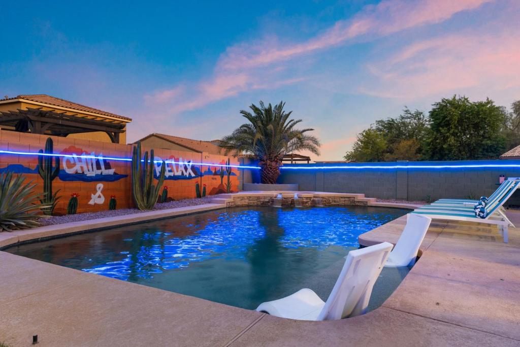 Chill and Relax Luxury Retreat with Pool Spa Game Room and Steam Room ...