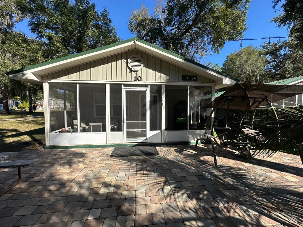Larkin's Corner Salt Springs Resort Cottage 10, Salt Springs (updated ...