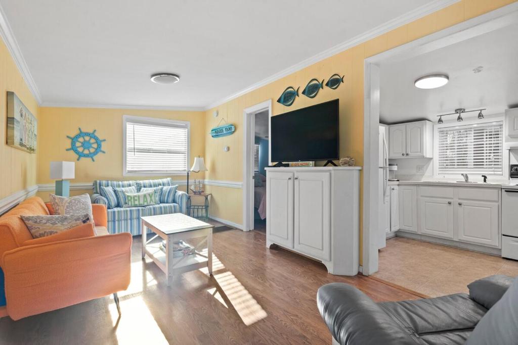 Beach Times and Tan Lines - Simple Pleasures!, Myrtle Beach (precios ...