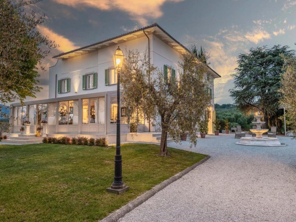 Farmhouse in Tuscany with Infinity Pool, Montecarlo (precios ...