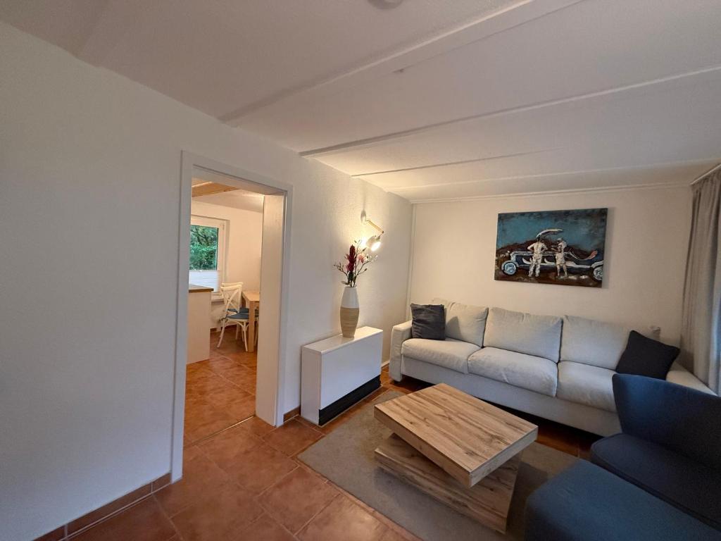 Inselglück unter Reet 100m zum Strand - Garten & Privatterrasse - Hund ...