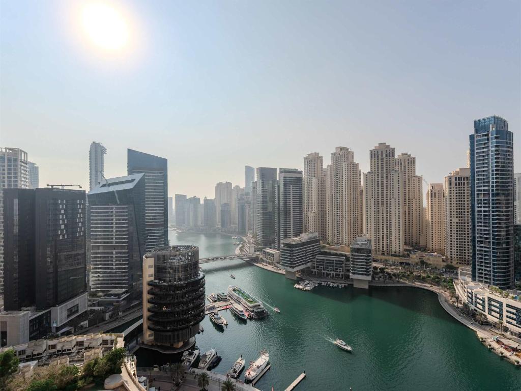 The Address 1BR Suite - Opulent Dubai Marina Views（ドバイ）：（最新料金：2026年）