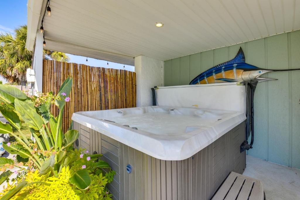 Steps to Sea! Okaloosa Island Gem w/ Outdoor Oasis, Fort Walton Beach ...