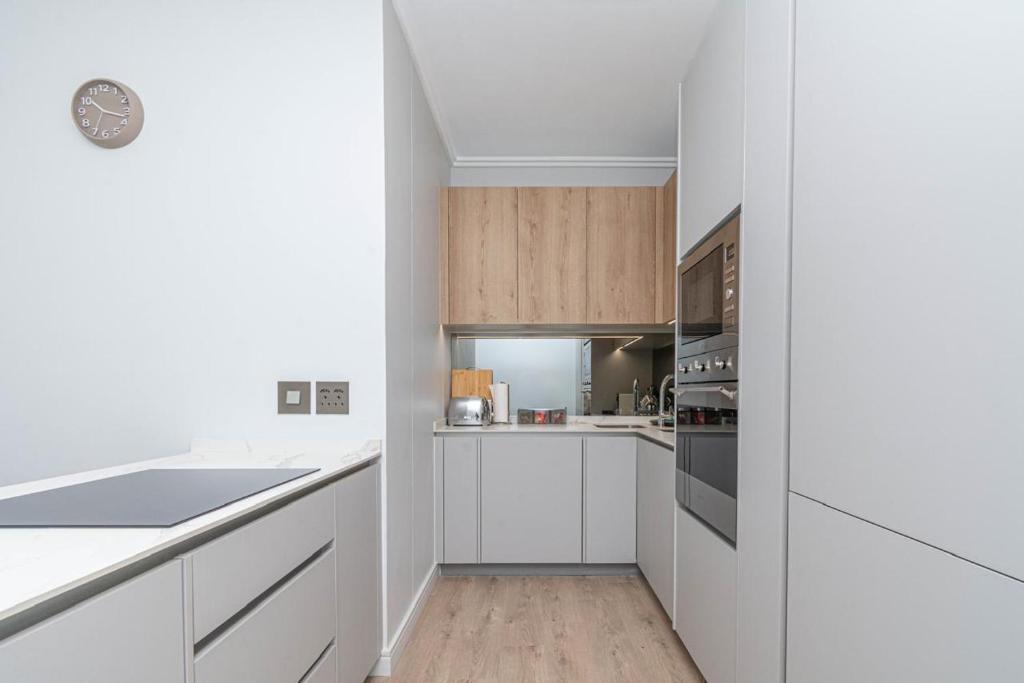 Ellipse Manscave Modern Luxury Apartment มิดแรนด์ (ราคาอัปเดตปี 2026)