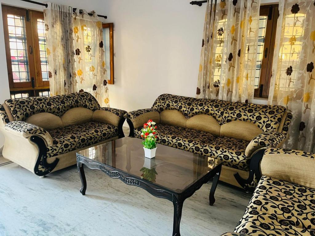 Dev Bhoomi Homestay - 2BHK Ground Floor in Dehradun, Дехрадун ...