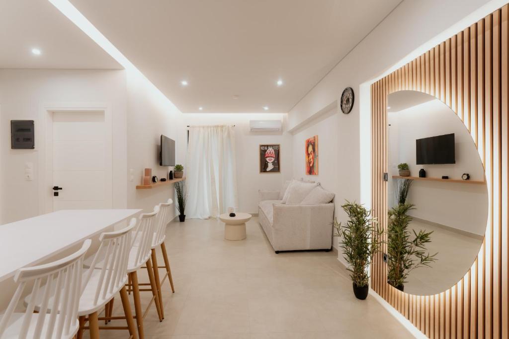 1BR Designer Suite Homey Feel Near Metro, Ateny (aktualne ceny na rok 2026)