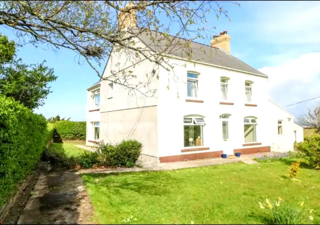 Burry House North Gower, Llanmorlais (updated prices 2026)