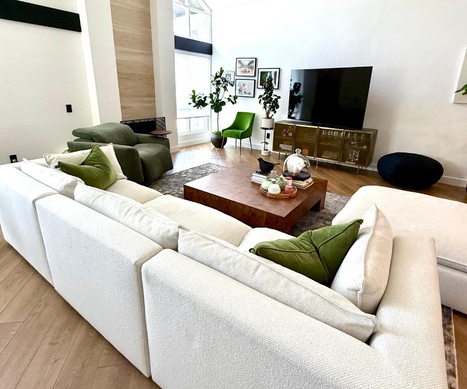 Relaxed, Modern, SoCal Living Near the Beach, Huntington Beach (preços ...